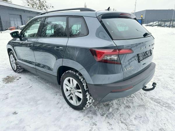Grey Skoda Karoq 2020 in Kaunas, with an engine capacity of 1.00 L and mileage of 206 thousand km for 11200 €, photo 4 on AUTOMOTO.COM.LV
