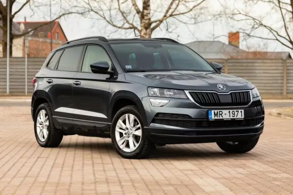 Grey Skoda Karoq 2020 in Jelgava, with an engine capacity of 1.50 L and mileage of 166 thousand km for 16599 €, photo 1 on AUTOMOTO.COM.LV