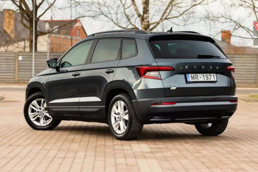 Grey Skoda Karoq 2020 in Jelgava, with an engine capacity of 1.50 L and mileage of 166 thousand km for 16599 €, photo 4 on AUTOMOTO.COM.LV