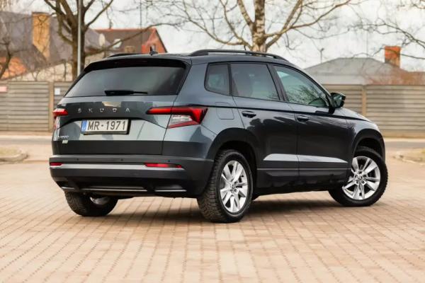 Grey Skoda Karoq 2020 in Jelgava, with an engine capacity of 1.50 L and mileage of 166 thousand km for 16599 €, photo 4 on AUTOMOTO.COM.LV