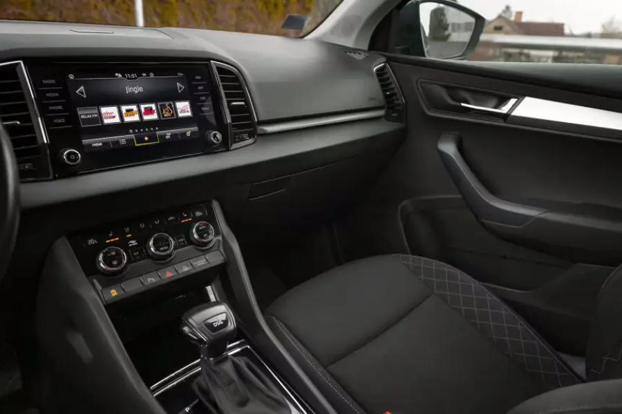 Grey Skoda Karoq 2020 in Jelgava, with an engine capacity of 1.50 L and mileage of 166 thousand km for 16599 €, photo 10 on AUTOMOTO.COM.LV