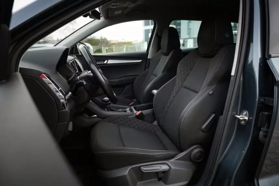 Grey Skoda Karoq 2020 in Jelgava, with an engine capacity of 1.50 L and mileage of 166 thousand km for 16599 €, photo 11 on AUTOMOTO.COM.LV