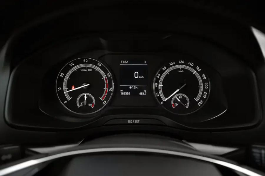 Grey Skoda Karoq 2020 in Jelgava, with an engine capacity of 1.50 L and mileage of 166 thousand km for 16599 €, photo 15 on AUTOMOTO.COM.LV