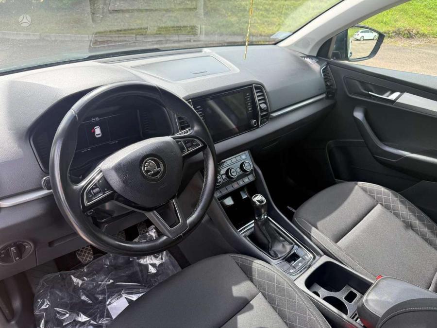 Grey Skoda Karoq 2020 in Ukmerge, with an engine capacity of 1.60 L and mileage of 154 thousand km for 12300 €, photo 10 on AUTOMOTO.COM.LV
