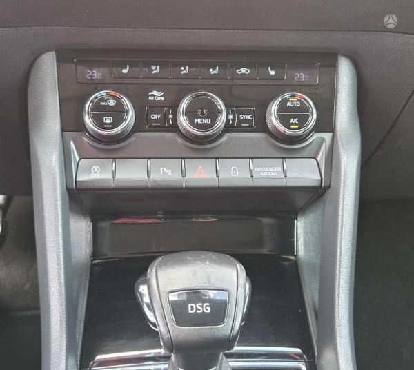 Pelēks Skoda Karoq 2020 Šauļi, ar dzinēja tilpumu 1.50 L un nobraukumu 217 tūkst. km par 15250 €, foto 9 vietnē AUTOMOTO.COM.LV