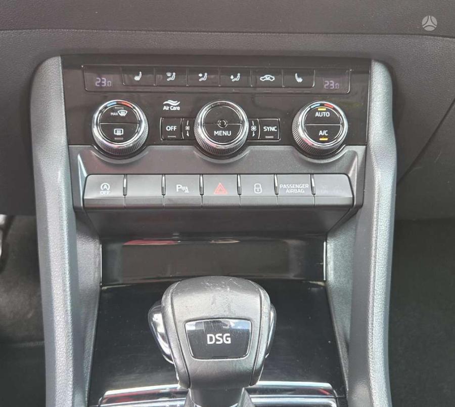 Pelēks Skoda Karoq 2020 Šauļi, ar dzinēja tilpumu 1.50 L un nobraukumu 217 tūkst. km par 15250 €, foto 10 vietnē AUTOMOTO.COM.LV