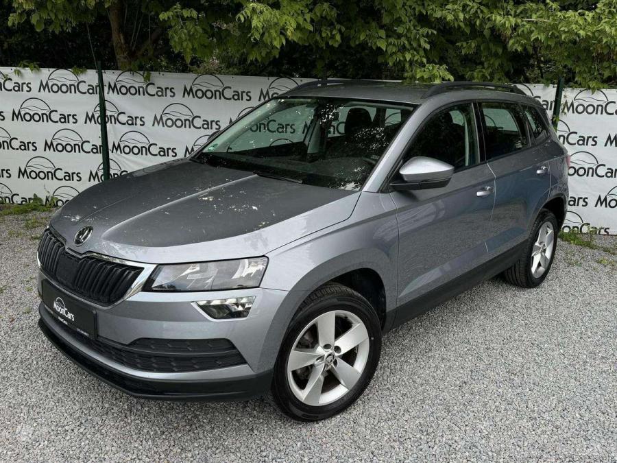 Grey Skoda Karoq 2020 in Vilnius, with an engine capacity of 1.60 L and mileage of 221 thousand km for 12900 €, photo 1 on AUTOMOTO.COM.LV