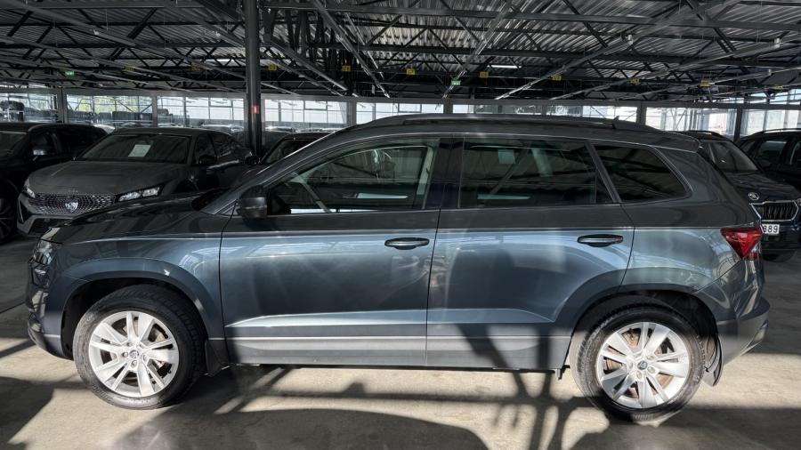 Grey Skoda Karoq 2020 in Riga, with an engine capacity of 1.50 L and mileage of 88 thousand km for 16900 €, photo 1 on AUTOMOTO.COM.LV