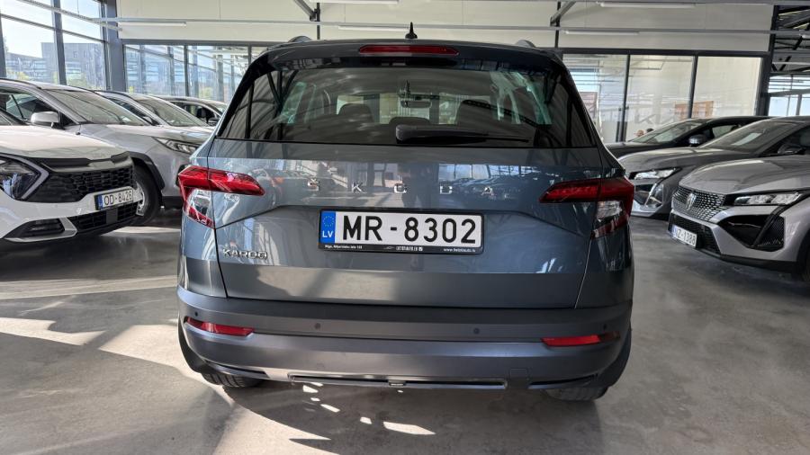 Grey Skoda Karoq 2020 in Riga, with an engine capacity of 1.50 L and mileage of 88 thousand km for 16900 €, photo 4 on AUTOMOTO.COM.LV
