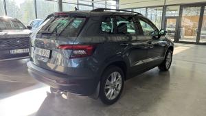 Grey Skoda Karoq 2020 in Riga, with an engine capacity of 1.50 L and mileage of 88 thousand km for 16900 €, photo 5 on AUTOMOTO.COM.LV