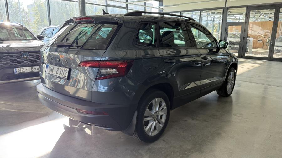 Grey Skoda Karoq 2020 in Riga, with an engine capacity of 1.50 L and mileage of 88 thousand km for 16900 €, photo 5 on AUTOMOTO.COM.LV
