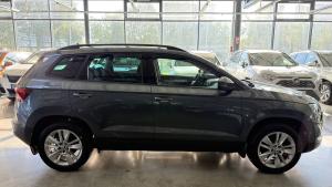 Grey Skoda Karoq 2020 in Riga, with an engine capacity of 1.50 L and mileage of 88 thousand km for 16900 €, photo 6 on AUTOMOTO.COM.LV