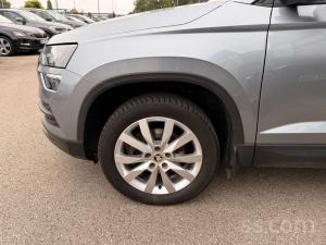 Pelēks Skoda Karoq 2020 Rīga, ar dzinēja tilpumu 1.50 L un nobraukumu 52 tūkst. km par 18990 €, foto 24 vietnē AUTOMOTO.COM.LV