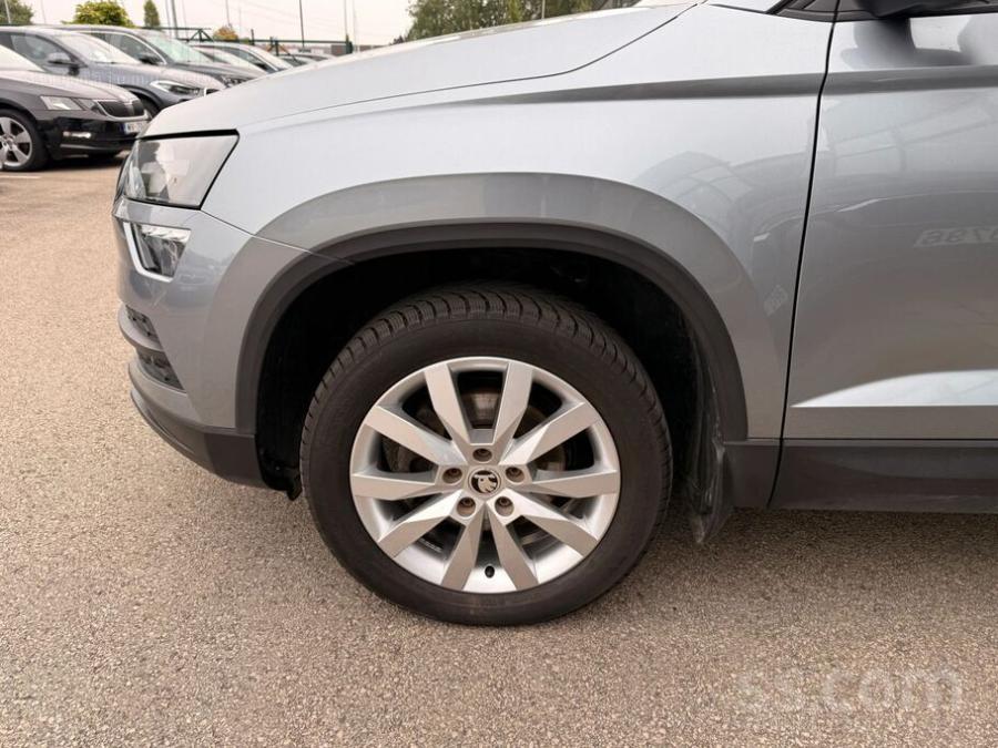 Pelēks Skoda Karoq 2020 Rīga, ar dzinēja tilpumu 1.50 L un nobraukumu 52 tūkst. km par 18990 €, foto 24 vietnē AUTOMOTO.COM.LV
