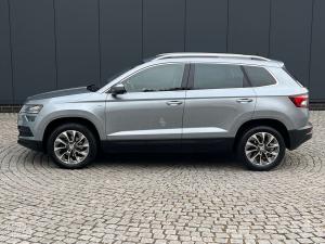 Grey Skoda Karoq 2021 in Kaunas, with an engine capacity of 2.00 L and mileage of 55 thousand km for 25995 €, photo 3 on AUTOMOTO.COM.LV