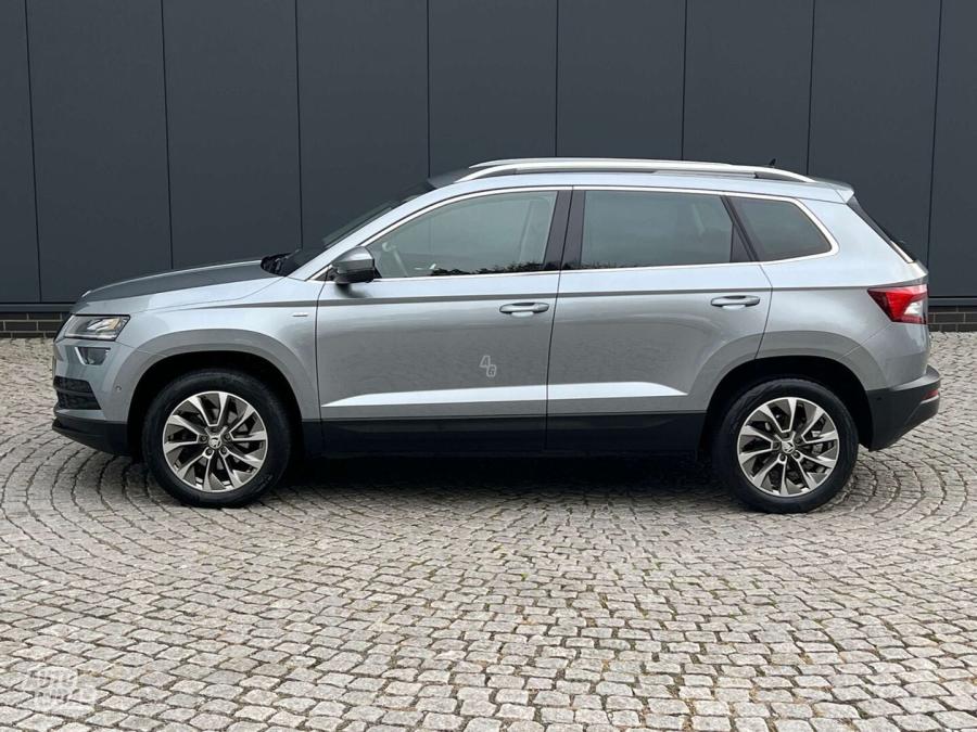 Grey Skoda Karoq 2021 in Kaunas, with an engine capacity of 2.00 L and mileage of 55 thousand km for 25995 €, photo 3 on AUTOMOTO.COM.LV