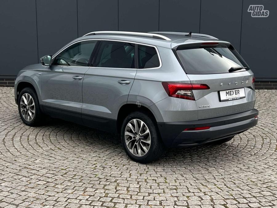 Grey Skoda Karoq 2021 in Kaunas, with an engine capacity of 2.00 L and mileage of 55 thousand km for 25995 €, photo 4 on AUTOMOTO.COM.LV