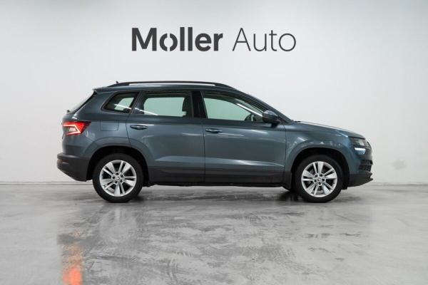 Pelēks Skoda Karoq 2021 Viļņa, ar dzinēja tilpumu 2.00 L un nobraukumu 175 tūkst. km par 16600 €, foto 4 vietnē AUTOMOTO.COM.LV
