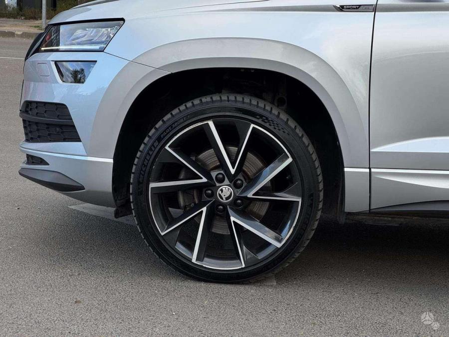 Grey Skoda Karoq 2021 in Vilnius, with an engine capacity of 1.50 L and mileage of 200 thousand km for 18990 €, photo 12 on AUTOMOTO.COM.LV