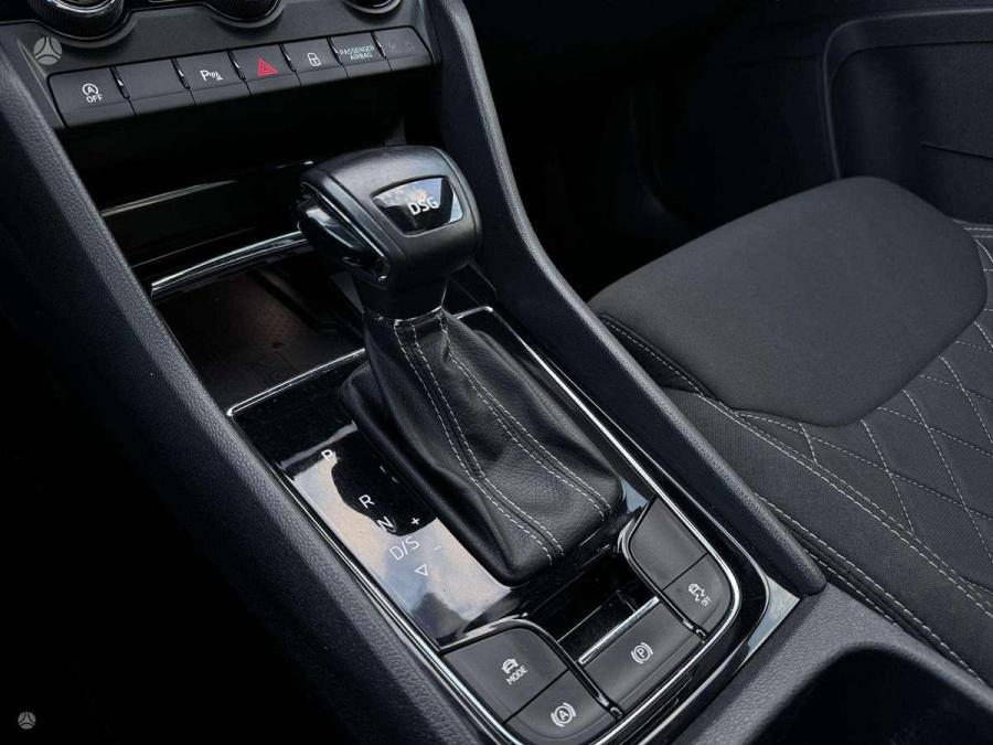 Grey Skoda Karoq 2021 in Vilnius, with an engine capacity of 1.50 L and mileage of 200 thousand km for 18990 €, photo 32 on AUTOMOTO.COM.LV