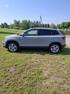 Grey Skoda Karoq 2021 in Kelme, with an engine capacity of 1.97 L and mileage of 88 thousand km for 18000 €, photo 4 on AUTOMOTO.COM.LV