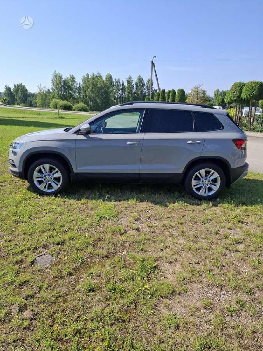 Grey Skoda Karoq 2021 in Kelme, with an engine capacity of 1.97 L and mileage of 88 thousand km for 18000 €, photo 4 on AUTOMOTO.COM.LV