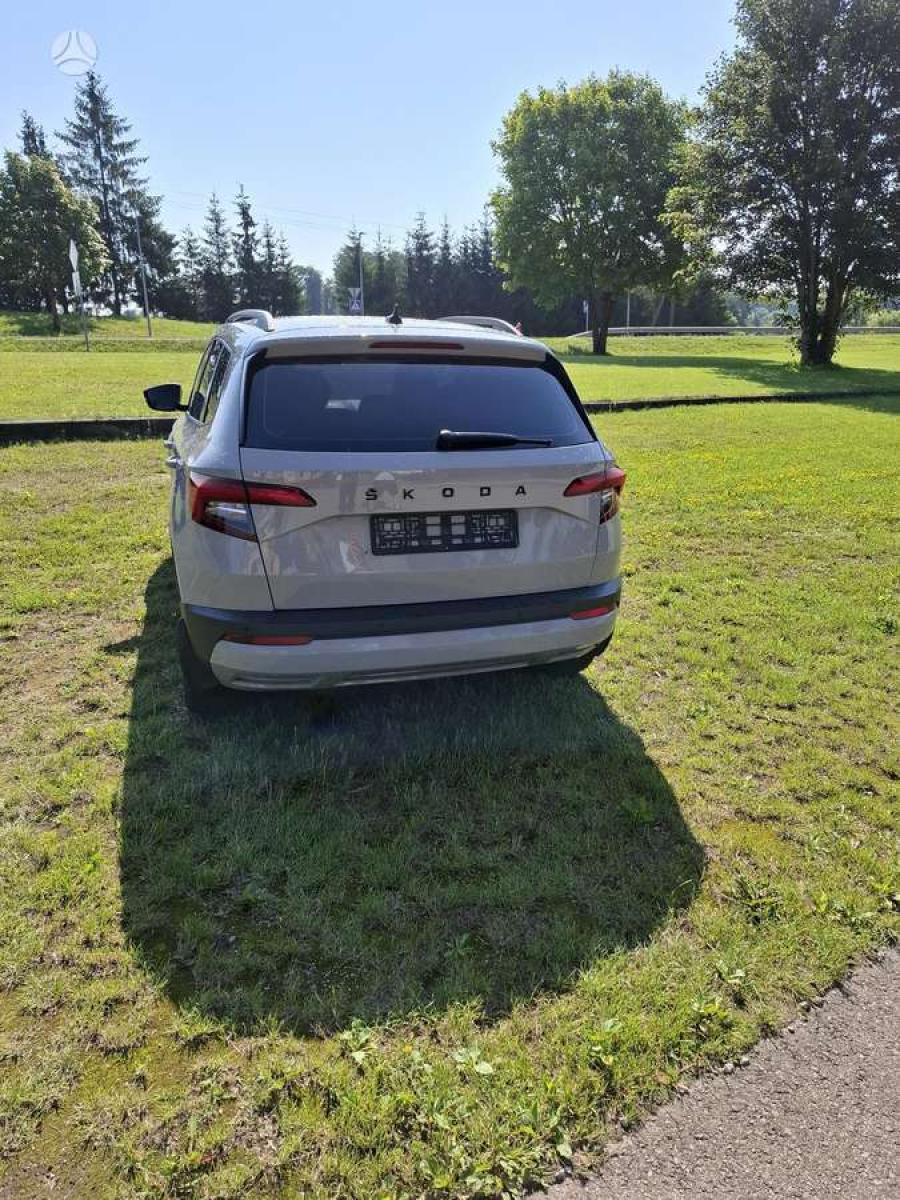 Grey Skoda Karoq 2021 in Kelme, with an engine capacity of 1.97 L and mileage of 88 thousand km for 18000 €, photo 5 on AUTOMOTO.COM.LV