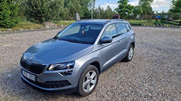 Pelēks Skoda Karoq 2021 Kretinga, ar dzinēja tilpumu 1.97 L un nobraukumu 320 tūkst. km par 11999 €, foto 1 vietnē AUTOMOTO.COM.LV