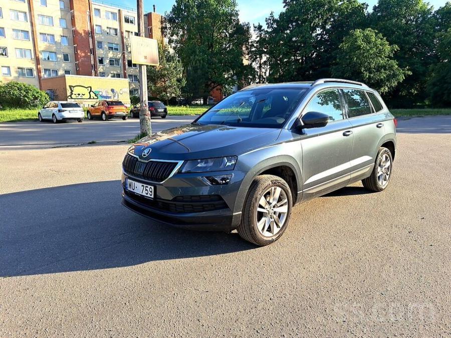 Серый Шкода Karoq 2021 в Рига, объемом двигателя 1.50 л и пробегом 75 тыс. км за 17999 €, фото 1 на AUTOMOTO.COM.LV