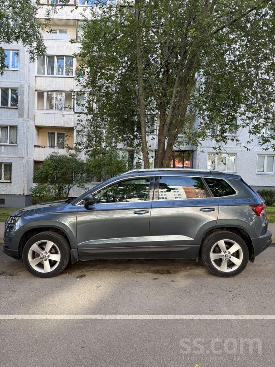 Grey Skoda Karoq 2021 in Riga, with an engine capacity of 1.50 L and mileage of 43 thousand km for 20500 €, photo 5 on AUTOMOTO.COM.LV