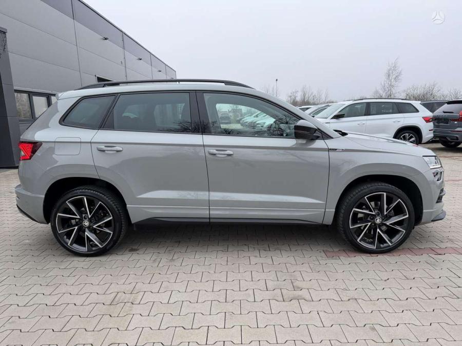 Grey Skoda Karoq 2022 in Siauliai, with an engine capacity of 1.50 L and mileage of 166 thousand km for 21768 €, photo 3 on AUTOMOTO.COM.LV