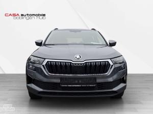 Grey Skoda Karoq 2022 in Kaunas, with an engine capacity of 1.50 L and mileage of 31 thousand km for 29543 €, photo 2 on AUTOMOTO.COM.LV