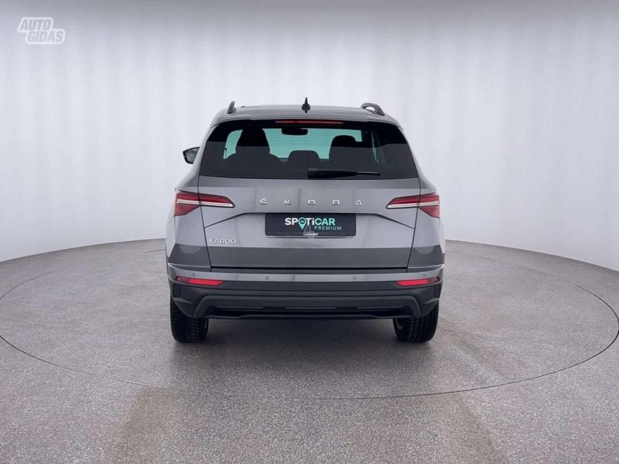 Grey Skoda Karoq 2022 in Kaunas, with an engine capacity of 2.00 L and mileage of 50 thousand km for 28549 €, photo 5 on AUTOMOTO.COM.LV