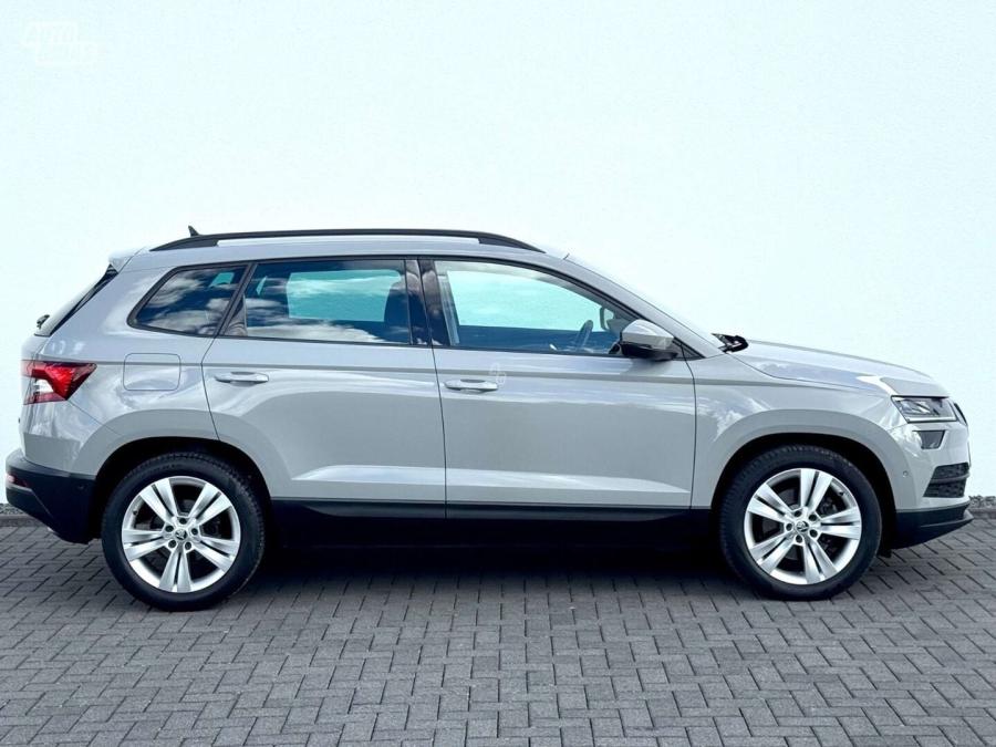 Grey Skoda Karoq 2022 in Kaunas, with an engine capacity of 2.00 L and mileage of 95 thousand km for 29019 €, photo 4 on AUTOMOTO.COM.LV