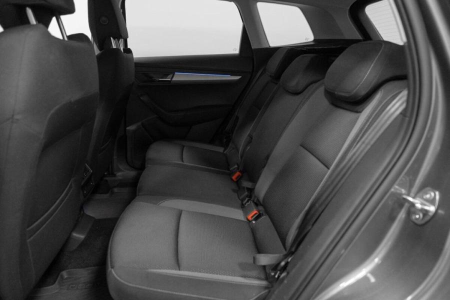 Grey Skoda Karoq 2022 in Vilnius, with an engine capacity of 2.00 L and mileage of 145 thousand km for 22900 €, photo 9 on AUTOMOTO.COM.LV