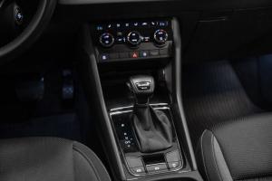 Grey Skoda Karoq 2022 in Vilnius, with an engine capacity of 2.00 L and mileage of 145 thousand km for 22900 €, photo 22 on AUTOMOTO.COM.LV