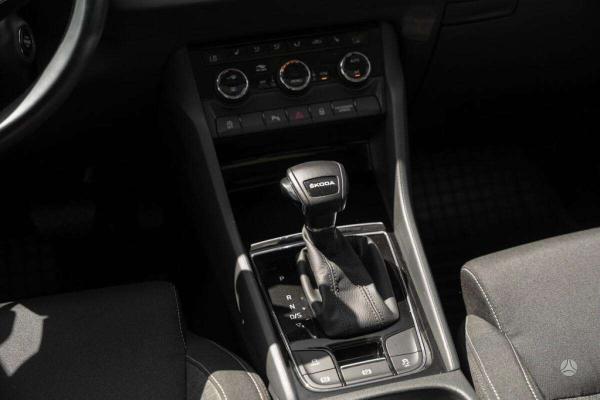 Grey Skoda Karoq 2022 in Vilnius, with an engine capacity of 2.00 L and mileage of 115 thousand km for 21850 €, photo 10 on AUTOMOTO.COM.LV
