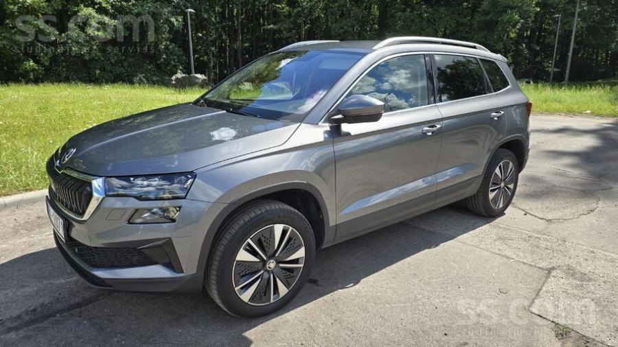 Pelēks Skoda Karoq 2022 Rīga, ar dzinēja tilpumu 1.50 L un nobraukumu 30 tūkst. km par 24900 €, foto 1 vietnē AUTOMOTO.COM.LV