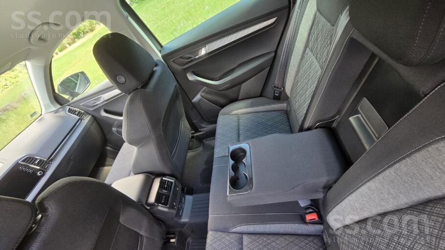 Pelēks Skoda Karoq 2022 Rīga, ar dzinēja tilpumu 1.50 L un nobraukumu 30 tūkst. km par 24900 €, foto 7 vietnē AUTOMOTO.COM.LV