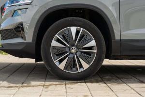 Grey Skoda Karoq 2022 in Vilnius, with an engine capacity of 2.00 L and mileage of 125 thousand km for 21300 €, photo 4 on AUTOMOTO.COM.LV