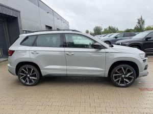 Pelēks Skoda Karoq 2022 Šauļi, ar dzinēja tilpumu 1.50 L un nobraukumu 171 tūkst. km par 19990 €, foto 4 vietnē AUTOMOTO.COM.LV