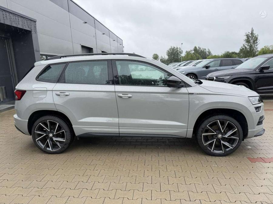 Pelēks Skoda Karoq 2022 Šauļi, ar dzinēja tilpumu 1.50 L un nobraukumu 171 tūkst. km par 19990 €, foto 4 vietnē AUTOMOTO.COM.LV