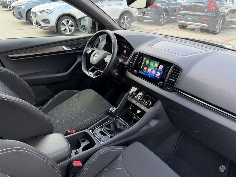 Pelēks Skoda Karoq 2022 Šauļi, ar dzinēja tilpumu 1.50 L un nobraukumu 171 tūkst. km par 19990 €, foto 19 vietnē AUTOMOTO.COM.LV