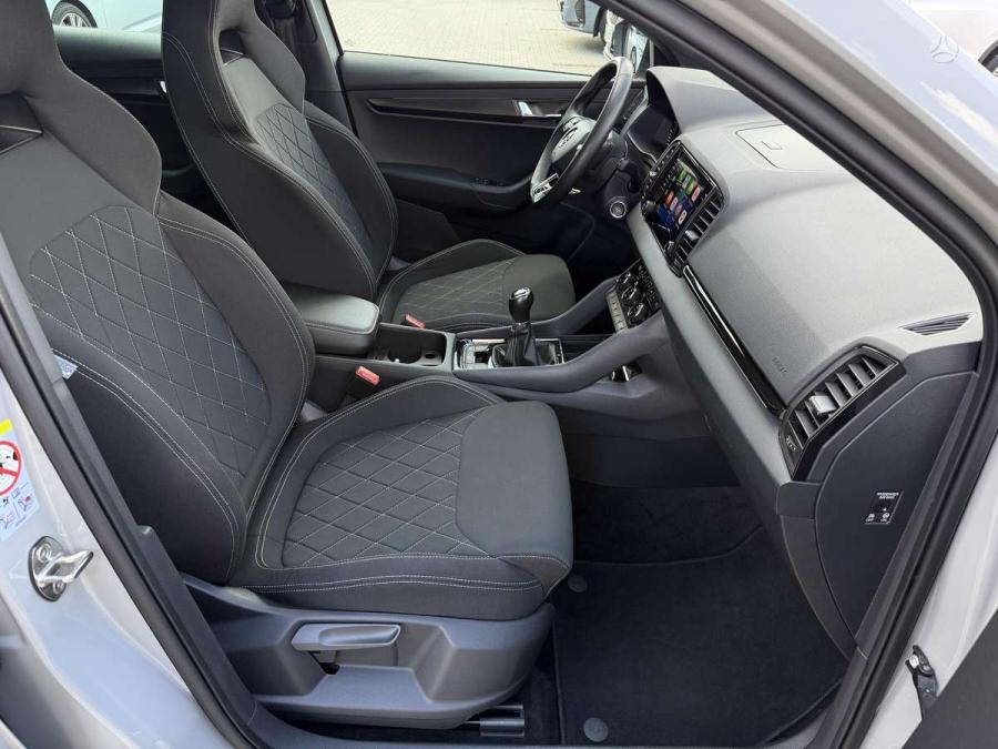 Pelēks Skoda Karoq 2022 Šauļi, ar dzinēja tilpumu 1.50 L un nobraukumu 171 tūkst. km par 19990 €, foto 20 vietnē AUTOMOTO.COM.LV