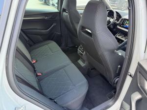 Pelēks Skoda Karoq 2022 Šauļi, ar dzinēja tilpumu 1.50 L un nobraukumu 171 tūkst. km par 19990 €, foto 21 vietnē AUTOMOTO.COM.LV