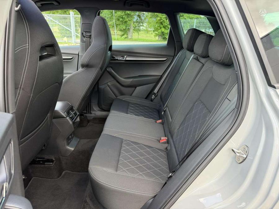 Pelēks Skoda Karoq 2022 Šauļi, ar dzinēja tilpumu 1.50 L un nobraukumu 171 tūkst. km par 19990 €, foto 22 vietnē AUTOMOTO.COM.LV