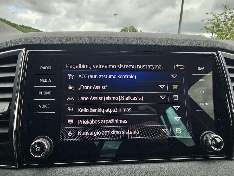 Pelēks Skoda Karoq 2022 Viļņa, ar dzinēja tilpumu 1.97 L un nobraukumu 204 tūkst. km par 19000 €, foto 23 vietnē AUTOMOTO.COM.LV