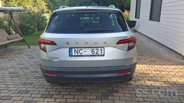 Pelēks Skoda Karoq 2022 Rīga, ar dzinēja tilpumu 1.50 L un nobraukumu 76 tūkst. km par 20500 €, foto 2 vietnē AUTOMOTO.COM.LV