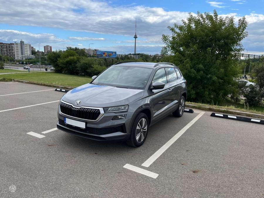 Pelēks Skoda Karoq 2022 Viļņa, ar dzinēja tilpumu 1.50 L un nobraukumu 98 tūkst. km par 20990 €, foto 1 vietnē AUTOMOTO.COM.LV