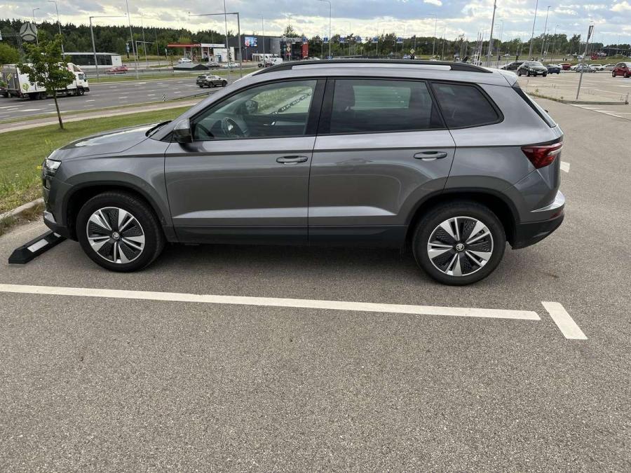 Pelēks Skoda Karoq 2022 Viļņa, ar dzinēja tilpumu 1.50 L un nobraukumu 98 tūkst. km par 20990 €, foto 4 vietnē AUTOMOTO.COM.LV